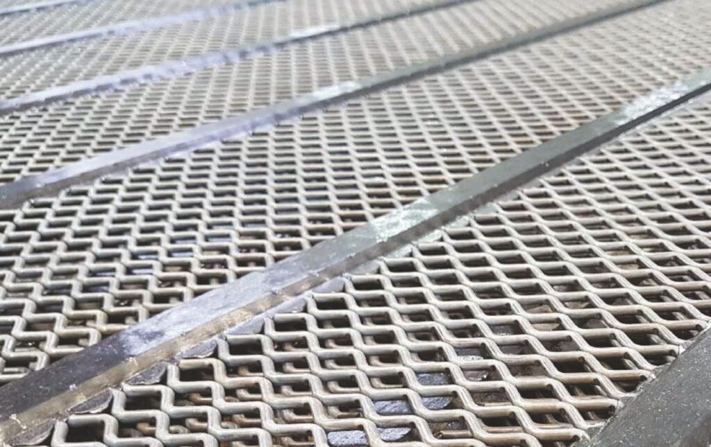 Anti-Clogging Screens With Woven Wire Strips – Oyaks Machines